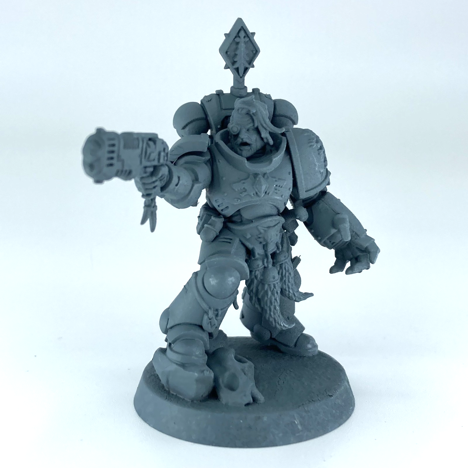 Space Wolves Lieutenant - Space Marines- Warhammer 40K Games Workshop