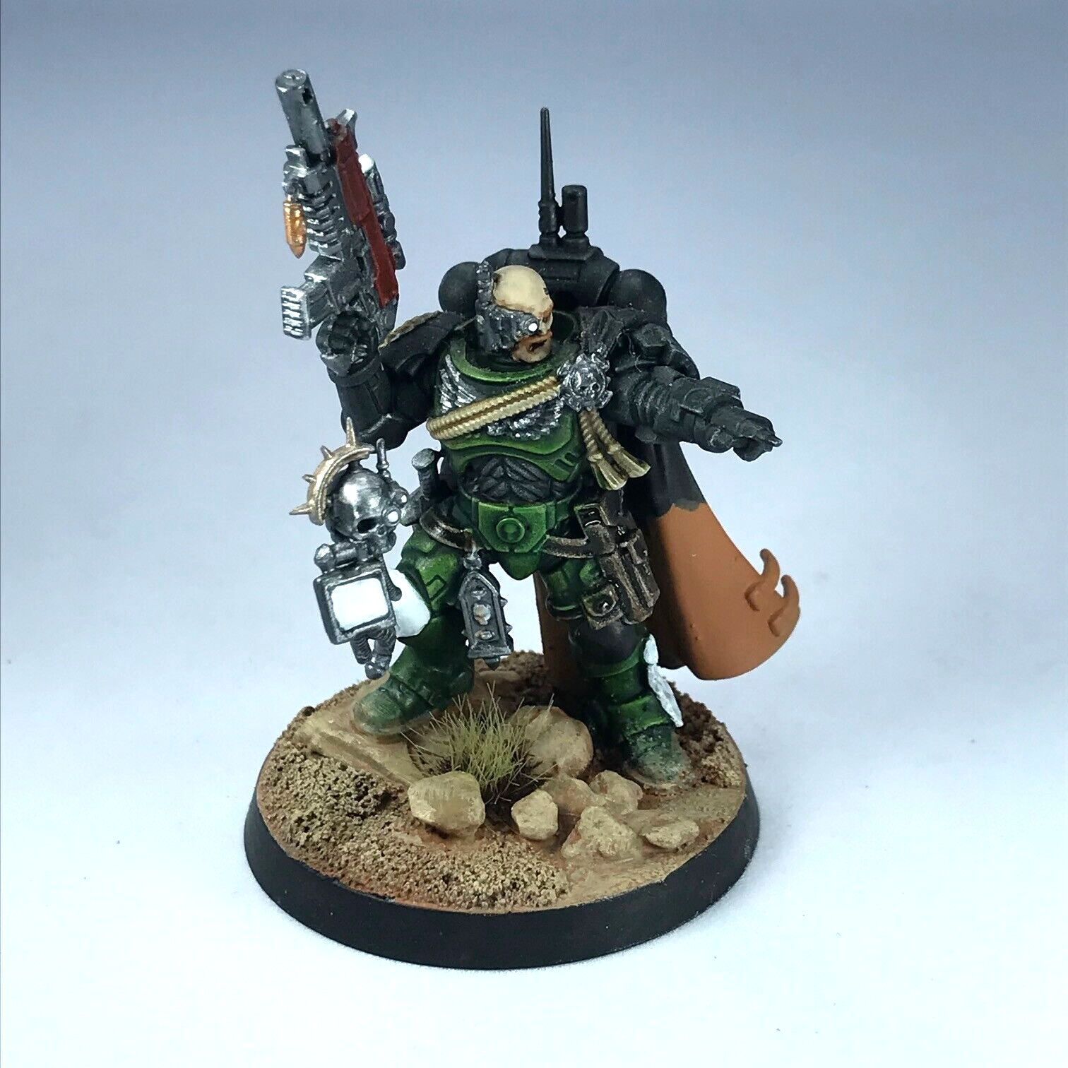 Salamanders Captain in Phobos Armour Space Marines Warhammer 40K Paint