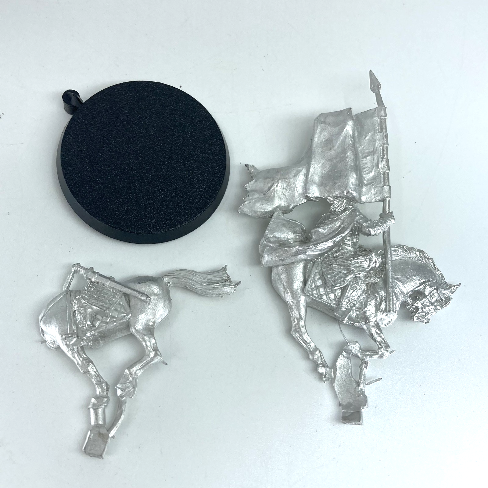 Gamling Standard Bearer - Rohan - Warhammer / Lord of the Rings Metal