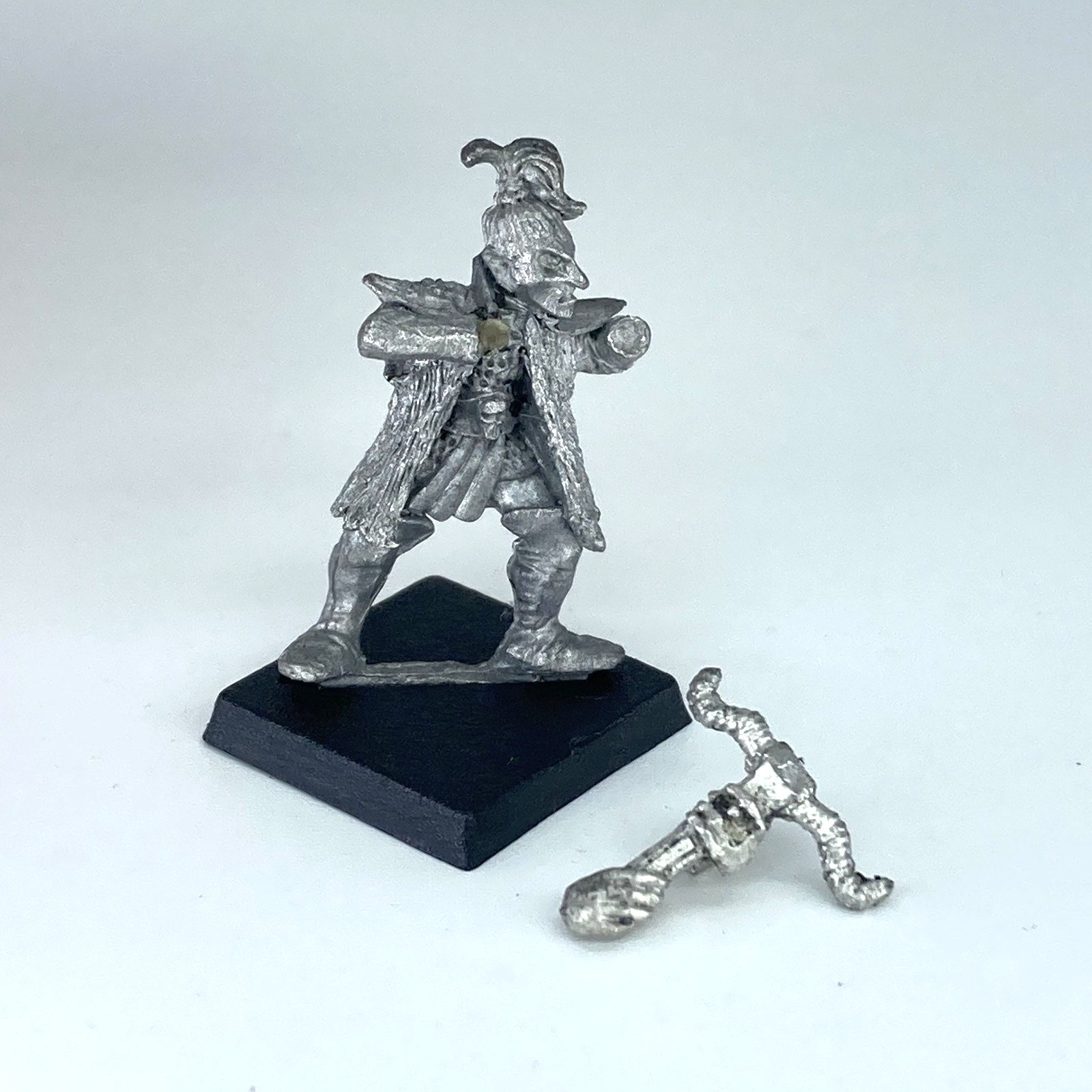 Dark Elf with Crossbow - Dark Elves - Warhammer Citadel Classic Metal