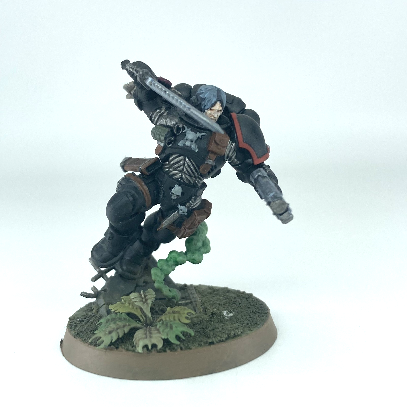 Lieutenant in Reiver Armour - Raven Guard - Painted Warhammer 40K GW X