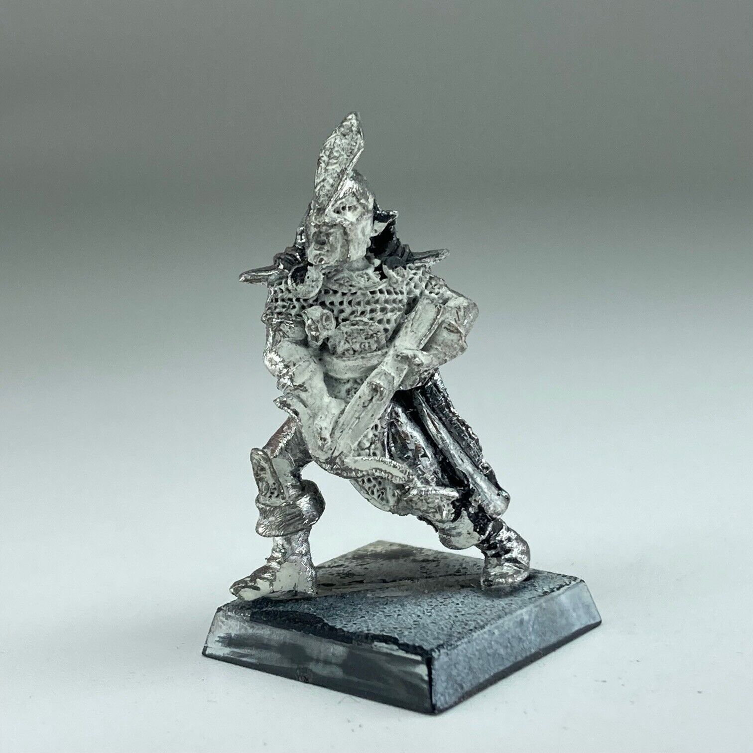 Dark Elf with Crossbow - Dark Elves - Warhammer Citadel Classic Metal