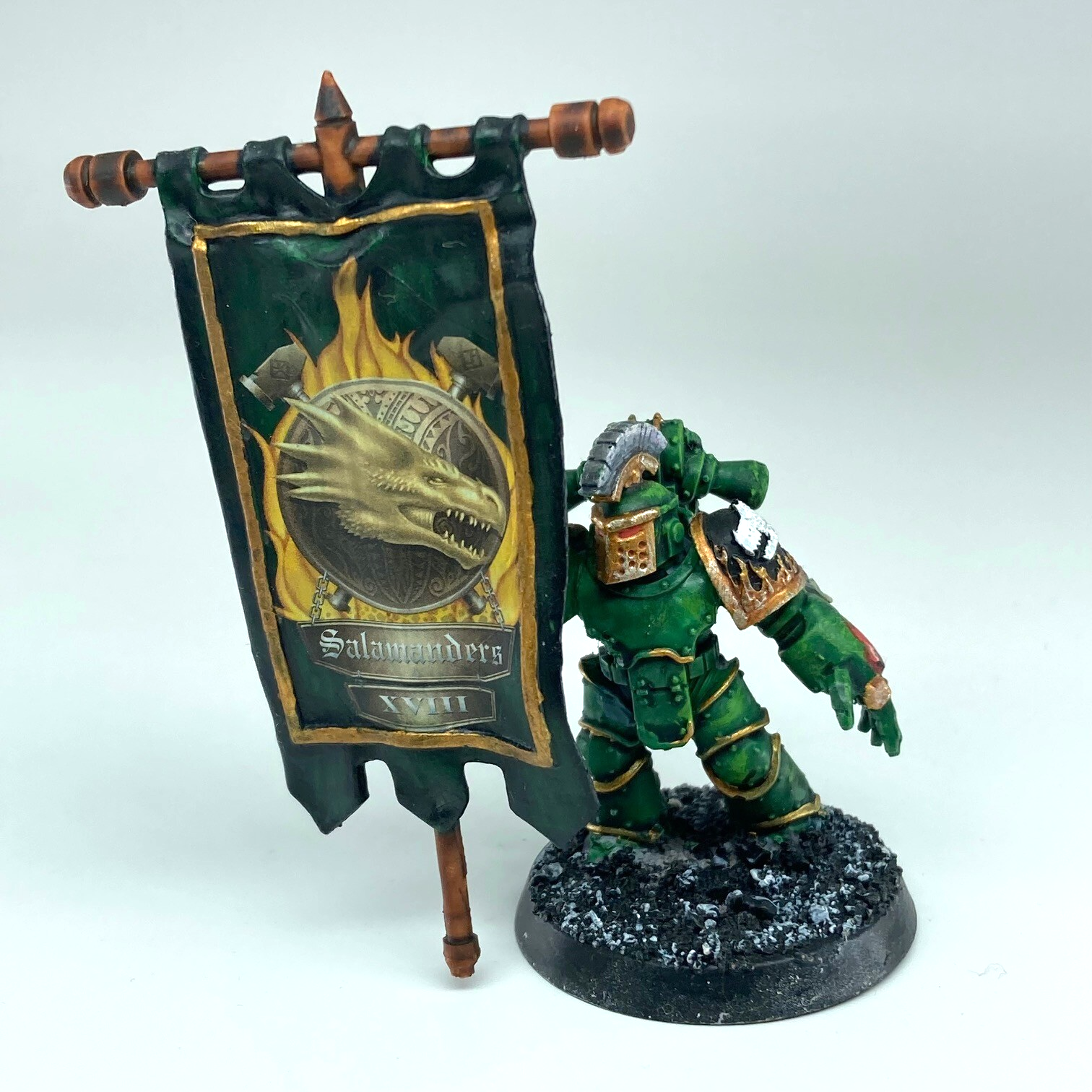 Legion Standard Bearer - Salamanders - Painted - Warhammer Horus Heres