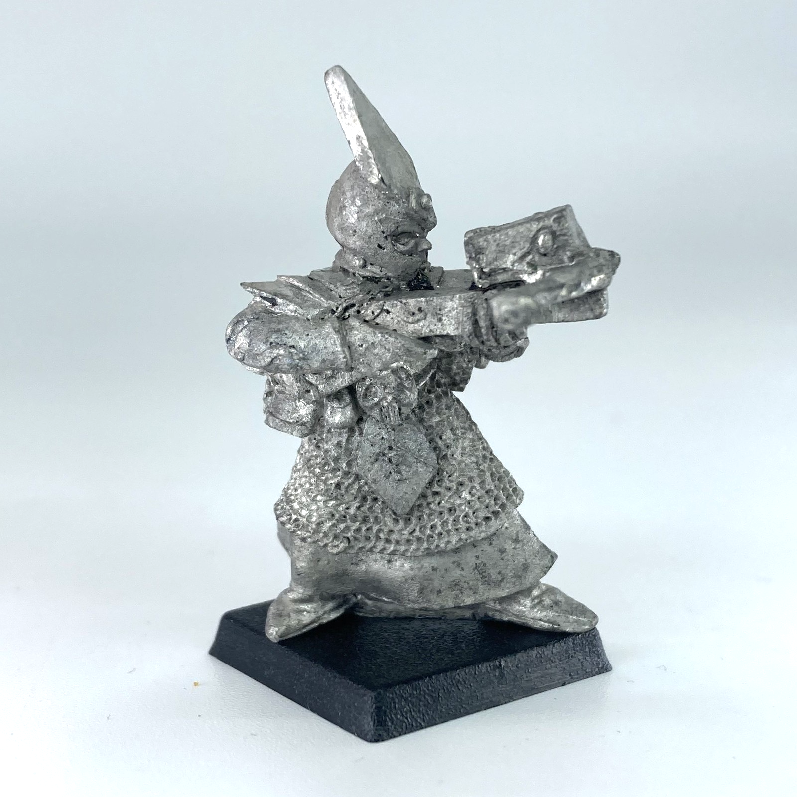 Dark Elf with Crossbow - Dark Elves - Warhammer Citadel Classic Metal